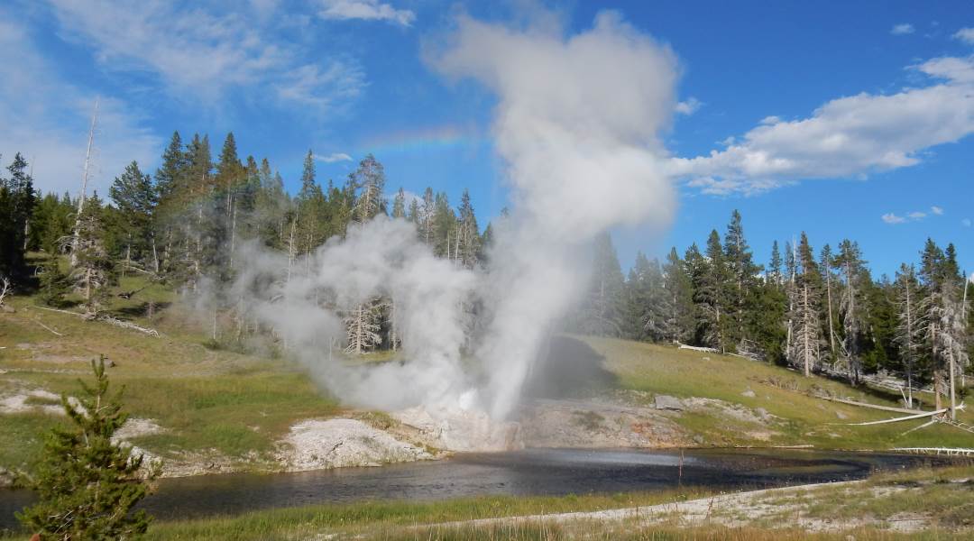 Why the Geysers of Yellowstone Should Be on Your Bucket List ...