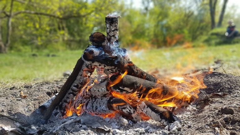 How To Build A Campfire | Outdoorsy.com