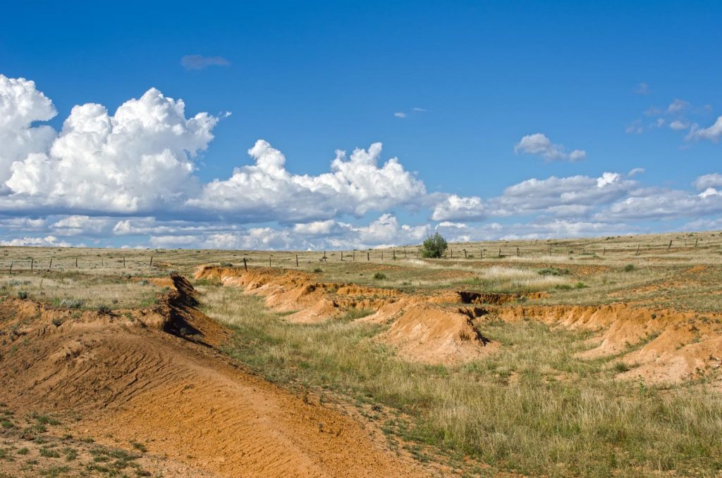 21st Century Covered Wagon Retraces Part of the Santa Fe Trail ...