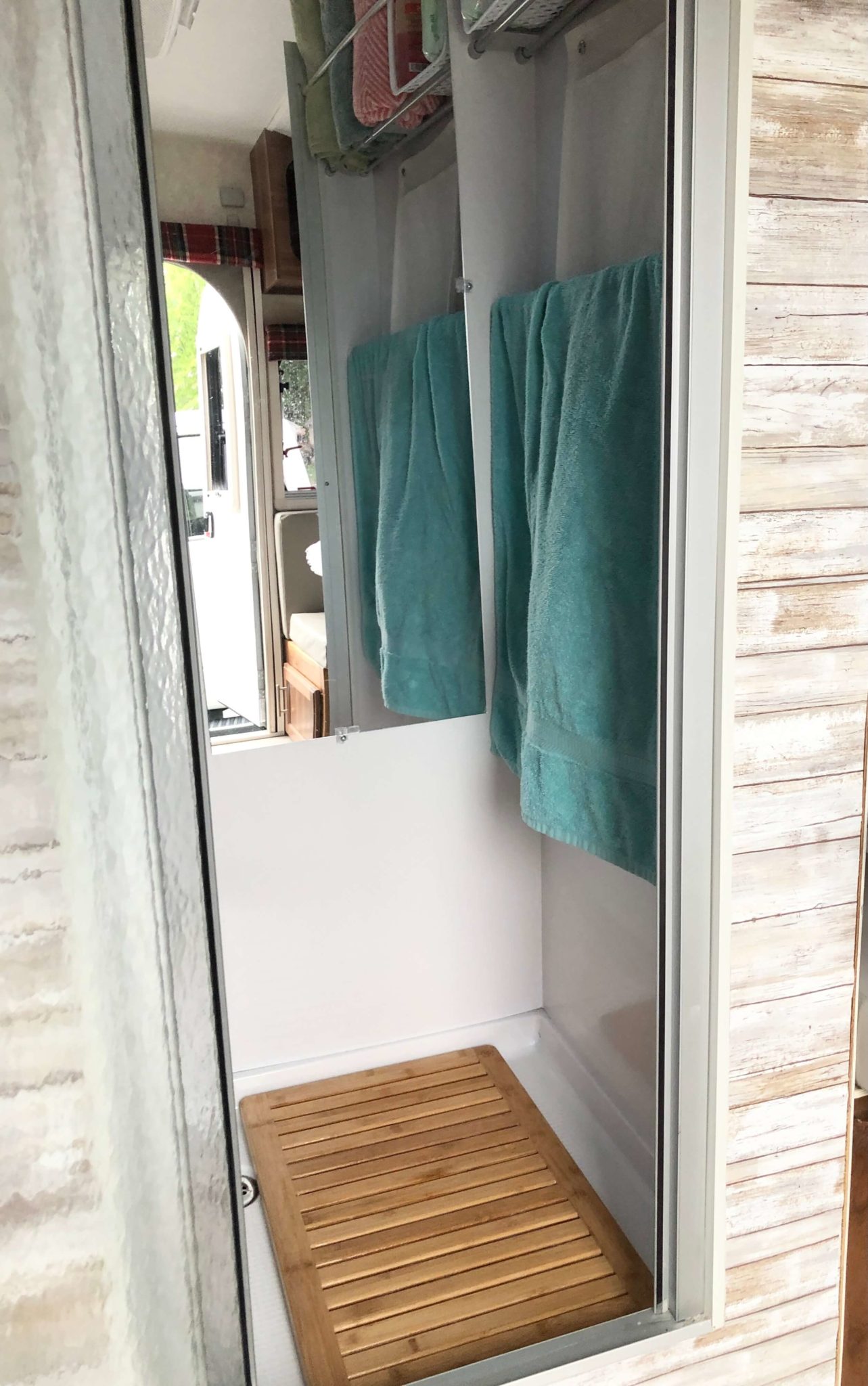 6 tips for loving your RV wet bath | Outdoorsy.com