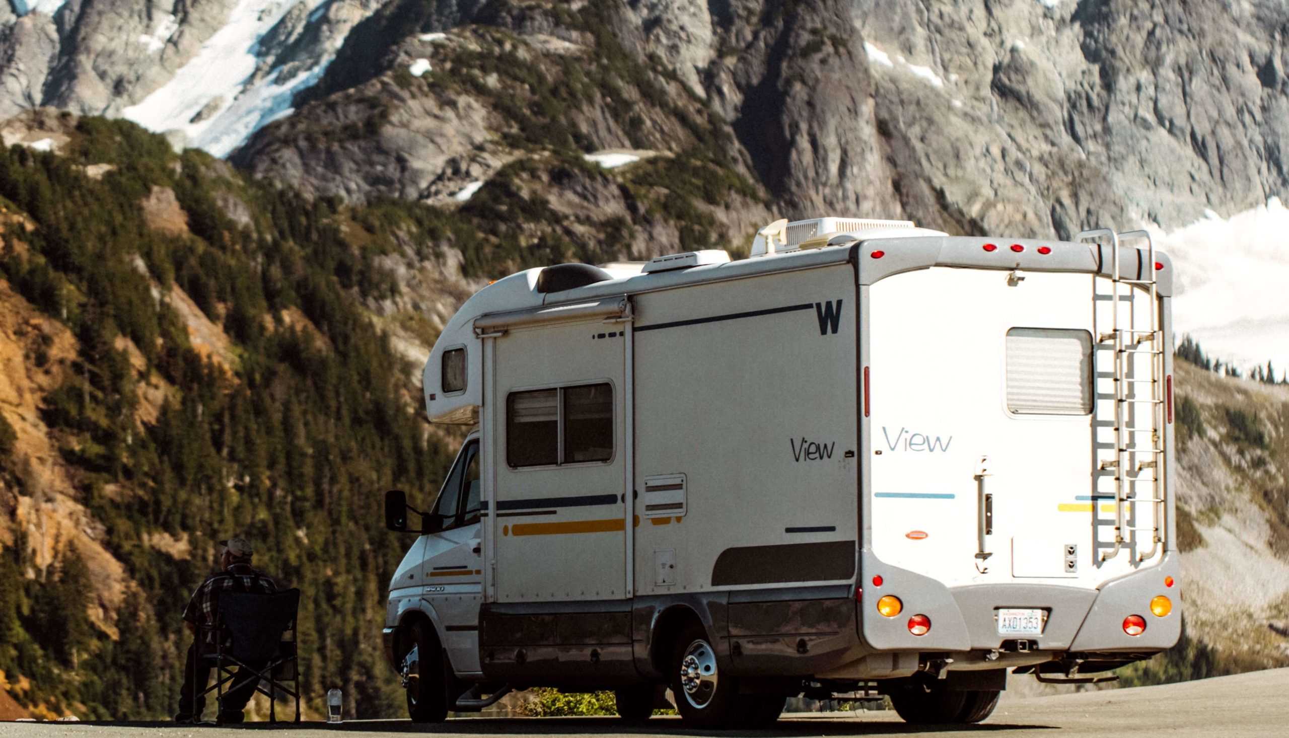 RV ladder guide: How to use them and which to buy | Outdoorsy.com